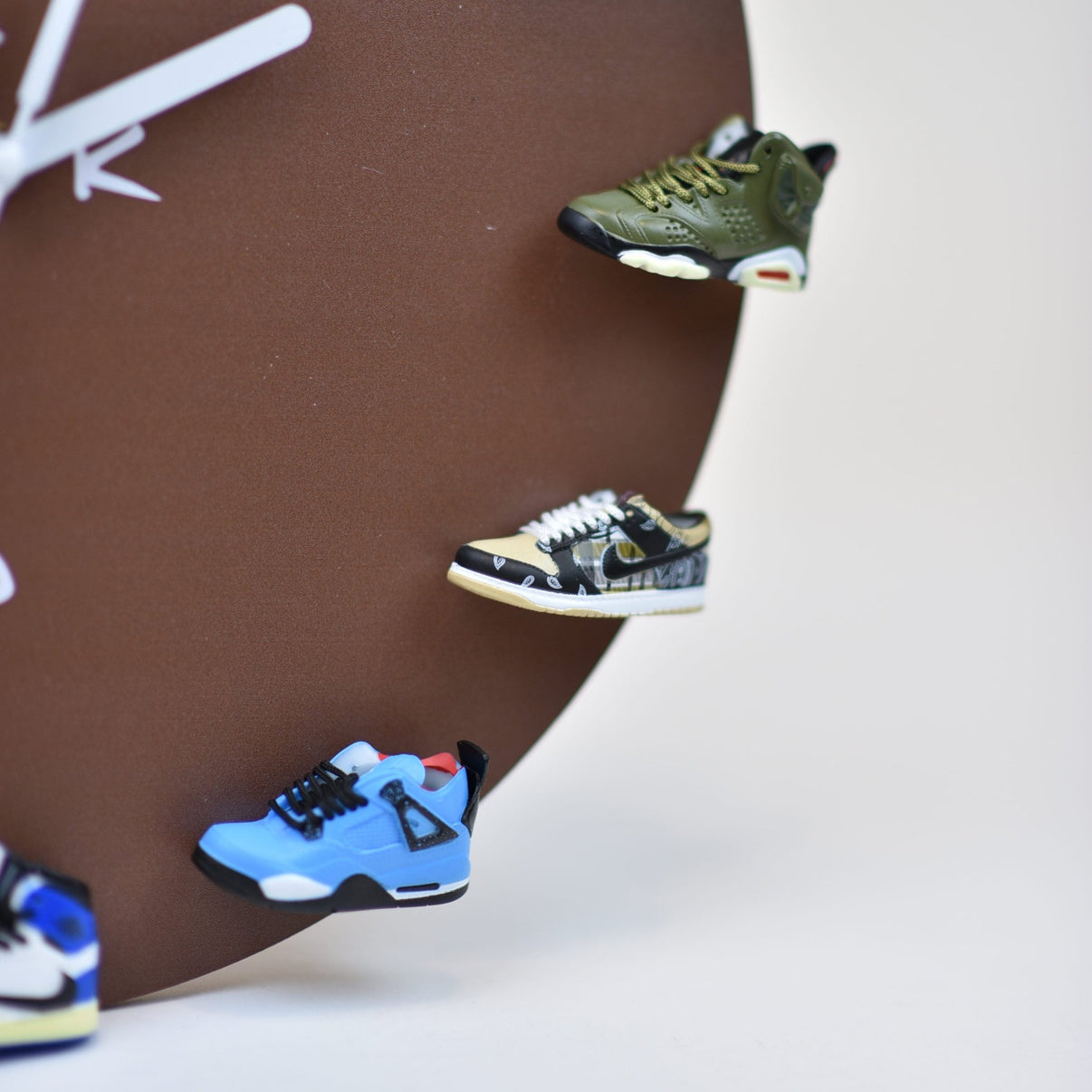 Travis Scott 3D Sneakers Clock with 12 Travis Scott Mini sneakers ...